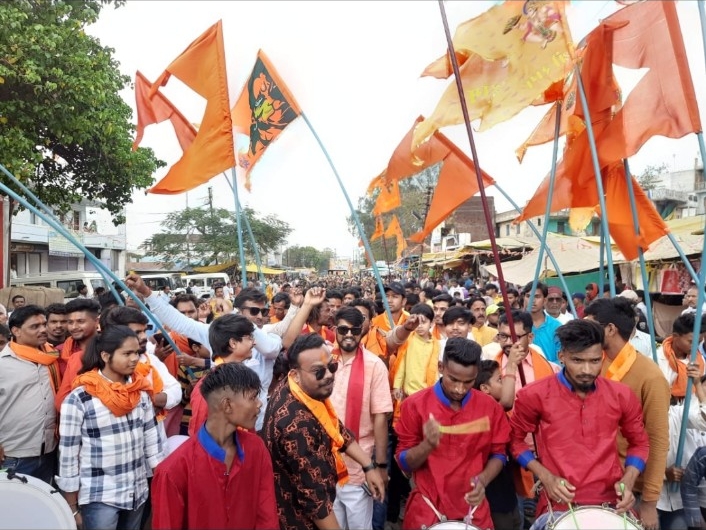 Workers of Vishwa Hindu Parishad and Bajrang Dal danced to the tune of ...