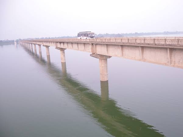 Anjad's youth jumped from the Narmada river bridge located in Chhoti ...
