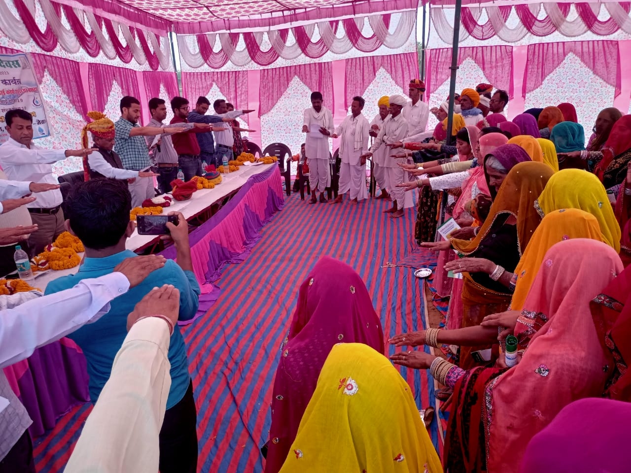 Officers, employees did shramdaan, appealed to save water | जैतारण में ...