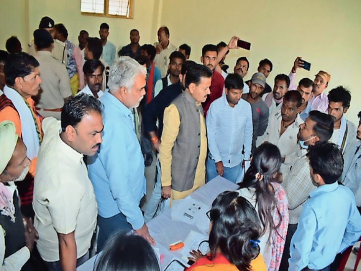 MLA Rampal Singh arrived at the Divyang camp | दिव्यांगजन सशक्तिकरण ...