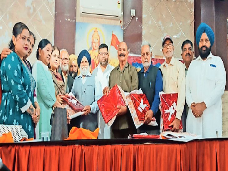 Khatri Sabha honored the families of freedom fighters on Martyrdom Day ...