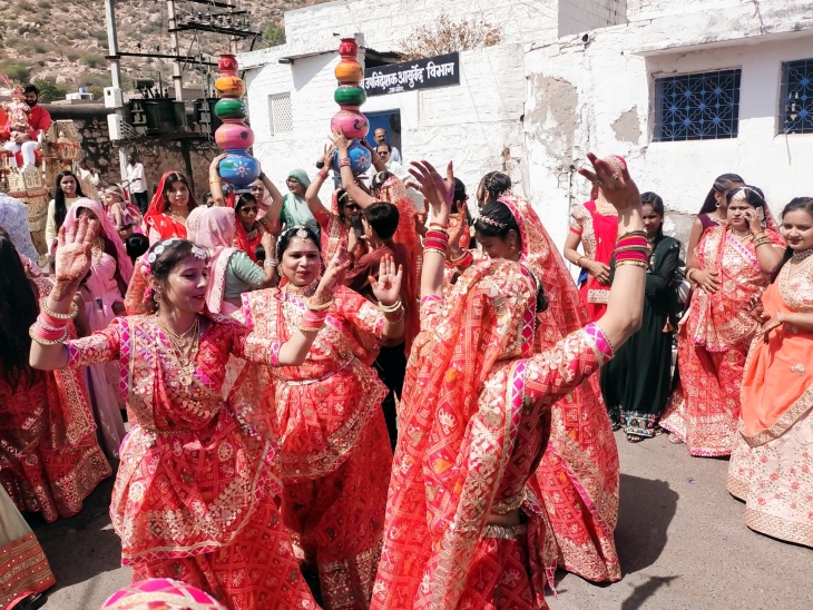 The procession came out after worshiping Shiva-Gauri, people welcomed ...