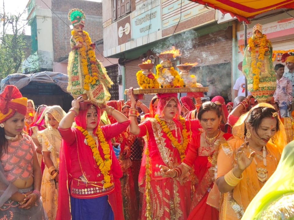 Worshiped Gangaur Mata and sought prosperity, a procession took place ...