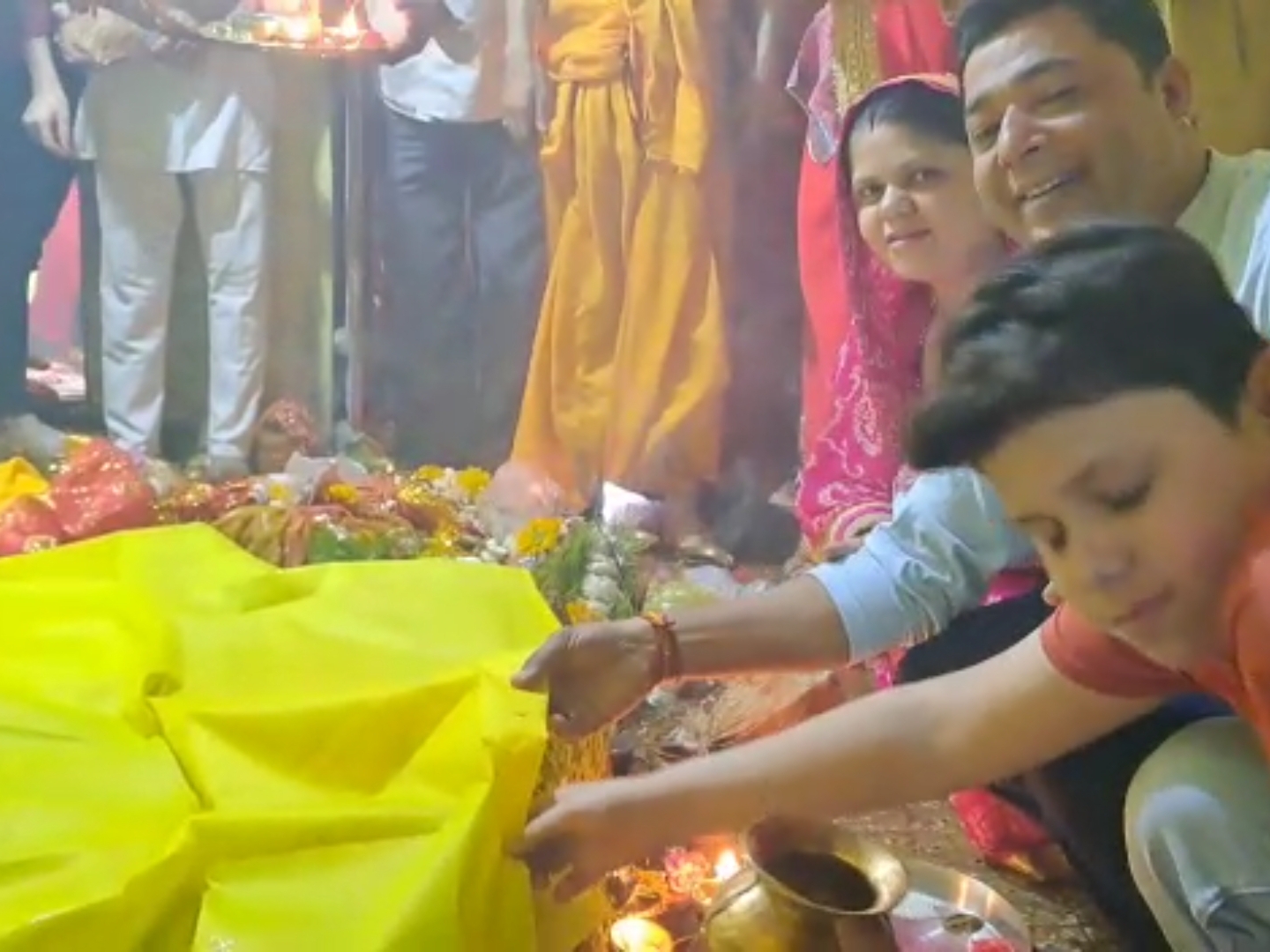 Devotees gathered for darshan-worship, will bring the mother in the ...