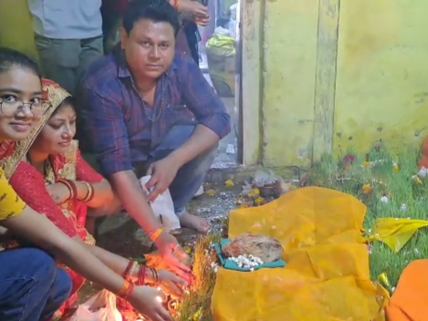 Devotees gathered for darshan-worship, will bring the mother in the ...