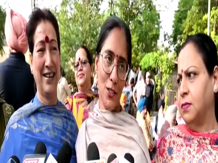 Ludhiana Former Minister Bharat Bhushan Ashu Welcome By Supporter Bail ...