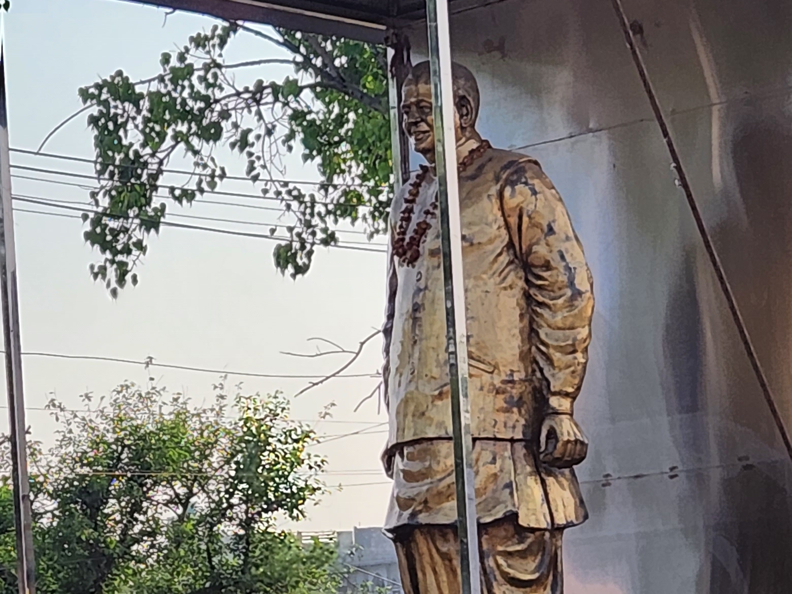 Raju Bhaiya unveiled the statue of Babuji Kalyan Singh