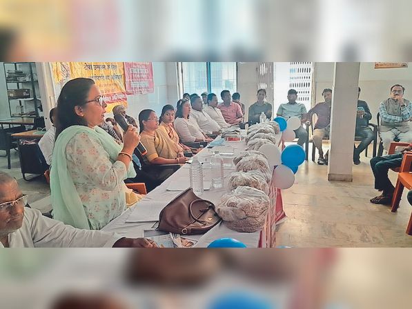 7 health workers and 13 nikshay mitra honored for better service to TB ...