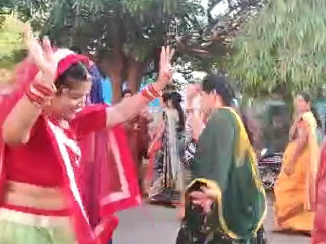Women gave jhalaris - played Pati, MLA Ravi Joshi did Kanya Pujan