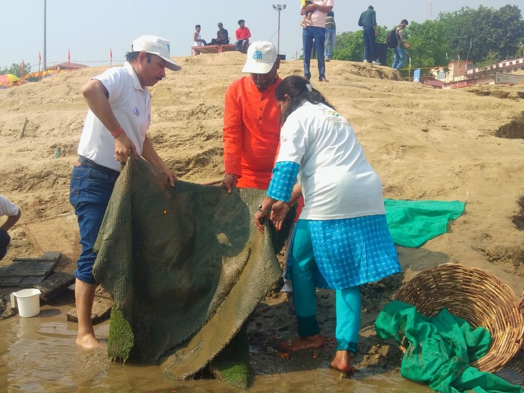 The message was given by cleaning the banks of the Ganges, the oath of ...