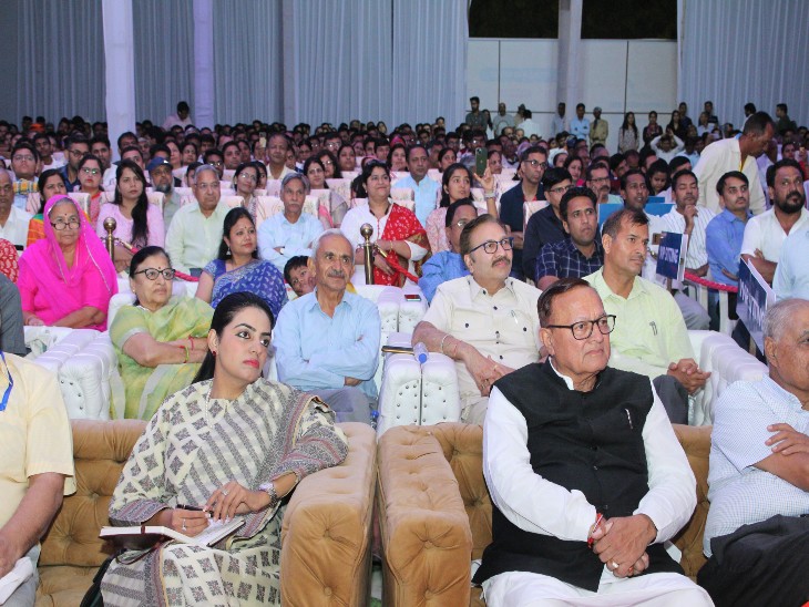 Kavya Ganga flows from the stage of RLF, Kumar Vishwas takes a jibe at ...