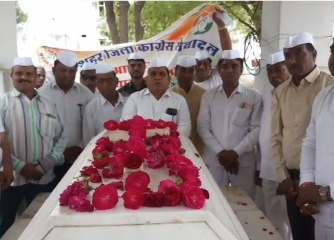 ब्यावर के जिला बनने पर जताई खुशी, कर्नल जार्ड डिक्सन की मजार पर अर्पित ...