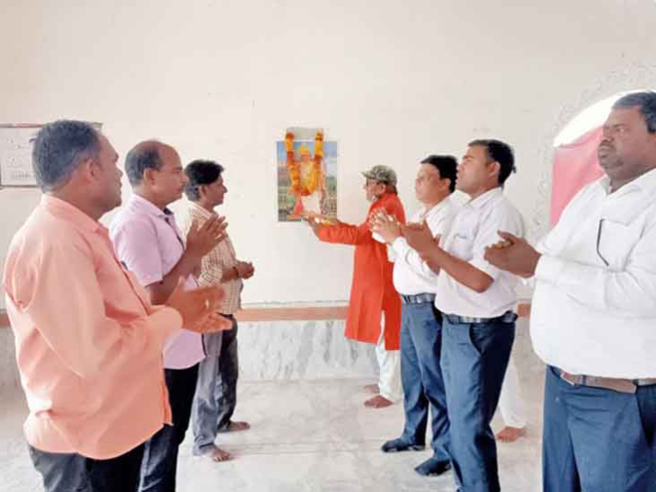 Kevat-Manjhi Samaj celebrated the birth anniversary by worshiping ...