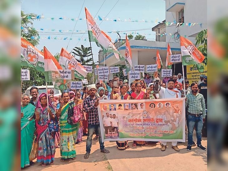 Villagers of Kathbhari gheraoed for the demand of meter | बिजली विभाग ...