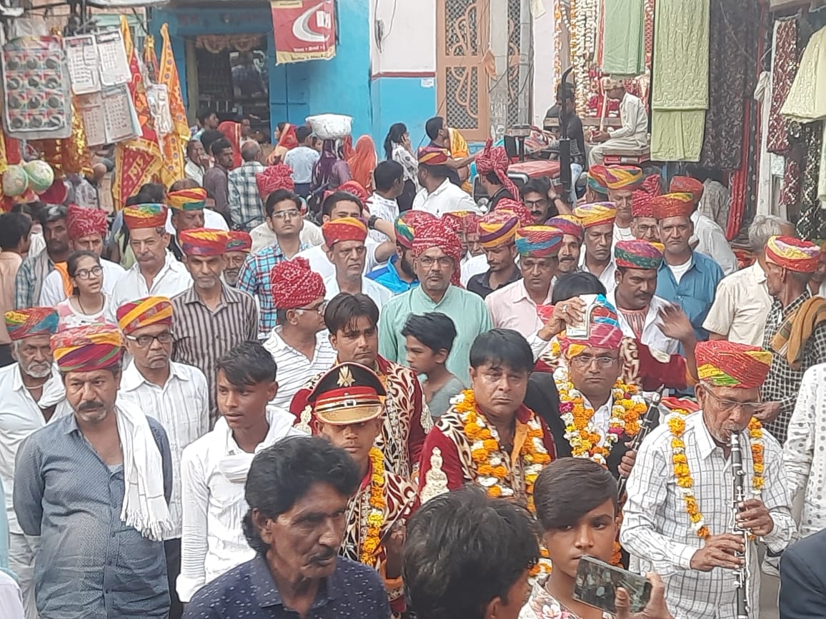 The procession started from the Charbhuja temple, the chairman of the ...