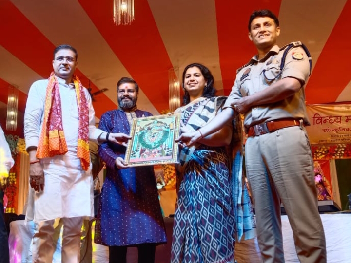 In the pandal of Vindhya Mahotsav, the audience danced to the devotional songs; Mathura's team ...