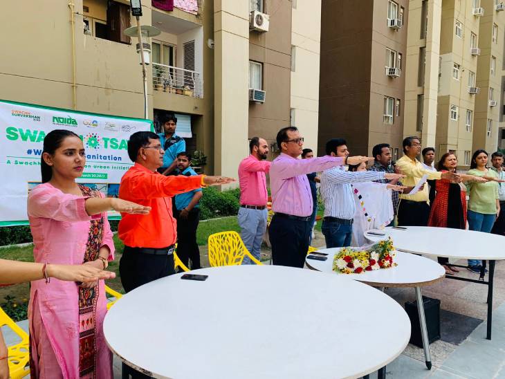 Hundreds of women took oath of cleanliness in Noida Door to door ...