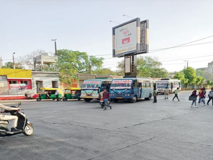 Action on 8 buses obstructing traffic, RTO staff checked 60 vehicles ...