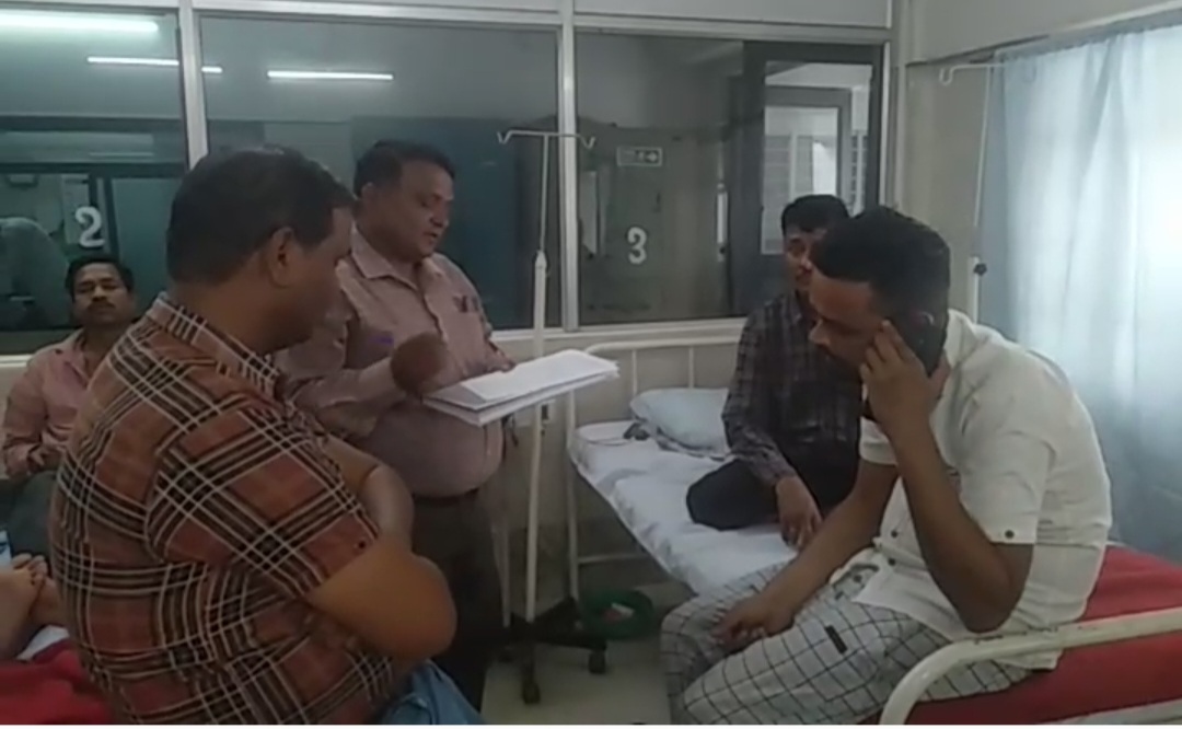 Two families of Parasia were victims of food poisoning, admitted to the ...