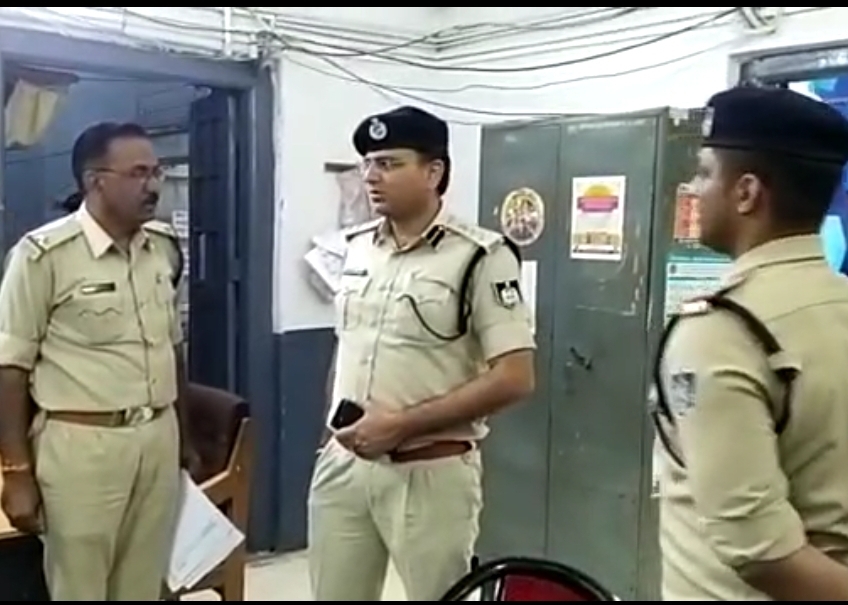 The new SP arrived on the surprise inspection of the police stations of ...