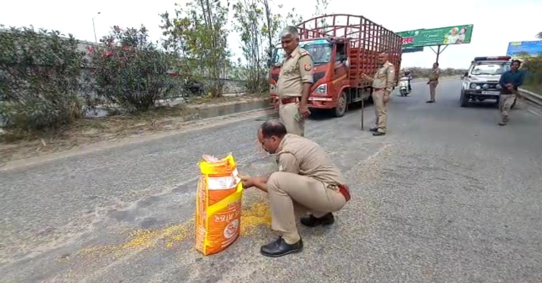 An old man's pulses scattered on the road, the inspector kept it ...
