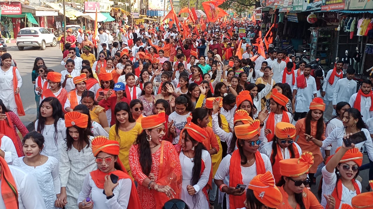 Grand rally reached Pola Ground from Charfatak, MP Nakulnath showered ...