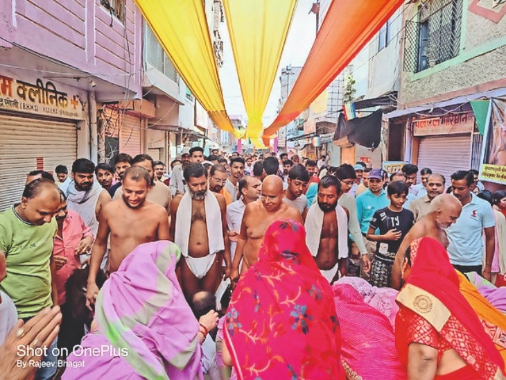 Auspicious entry of Muni Shri Abhay Sagar Maharaj Sangh in urban area ...