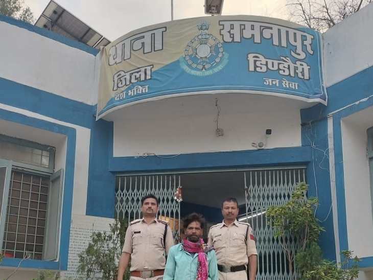 Villagers did a chakkajam, police and mineral department seized ...