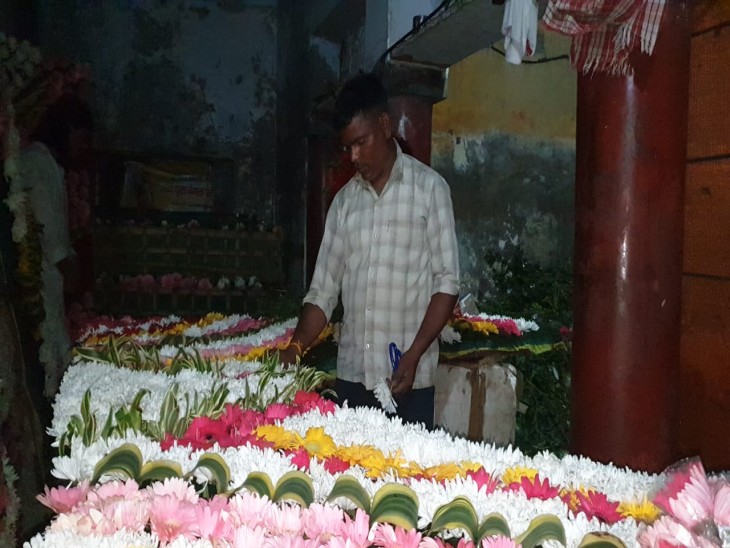 Banke Bihari will sit in flower bungalows for 108 days, flower ...