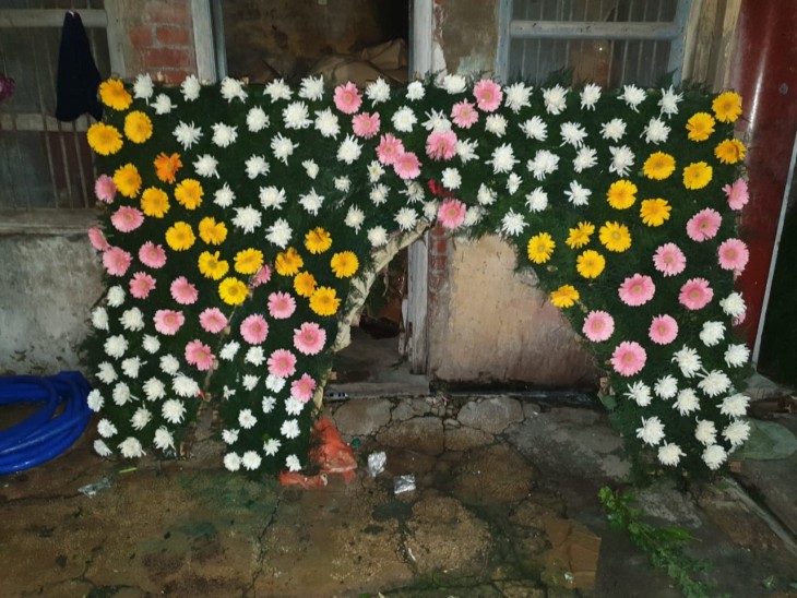 Banke Bihari will sit in flower bungalows for 108 days, flower ...