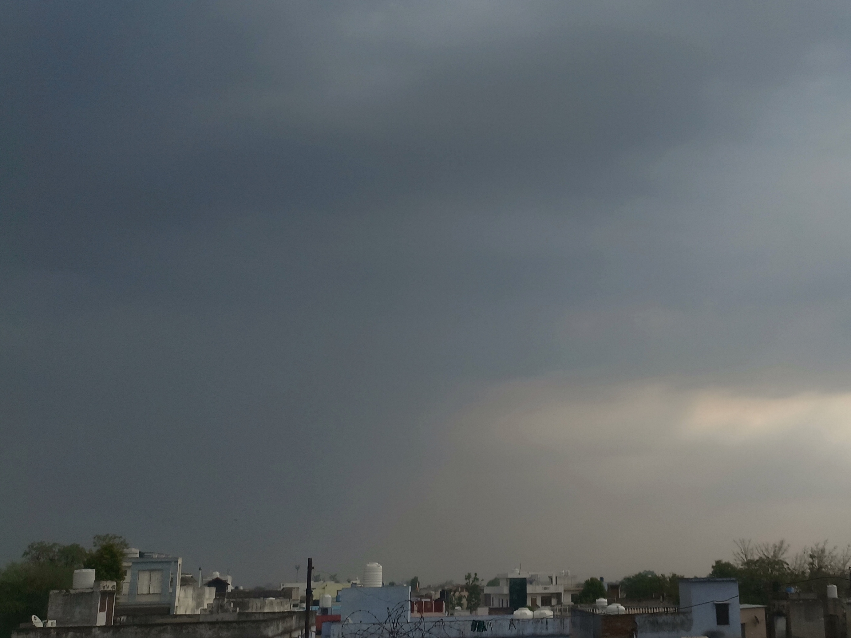 5 degree drop in temperature due to light rain at night | शहर में आज भी ...