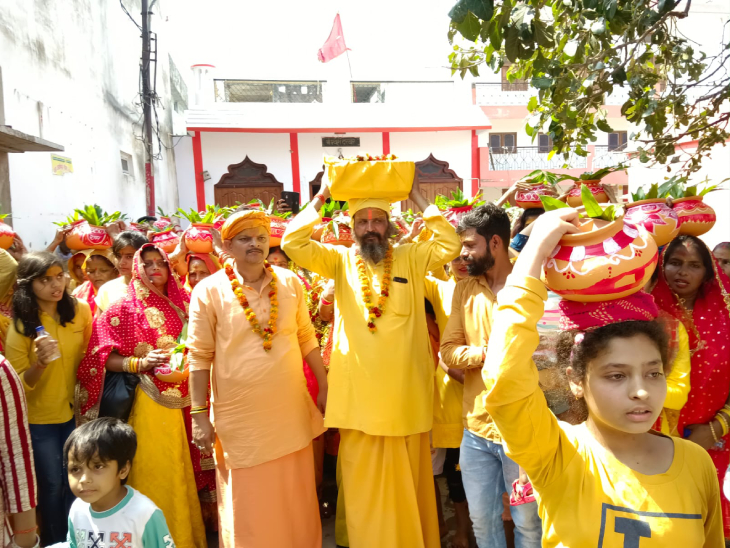 Bhagwat story of Mahant Rajeev Lochan Sharan of Badhaai Bhawan begins ...