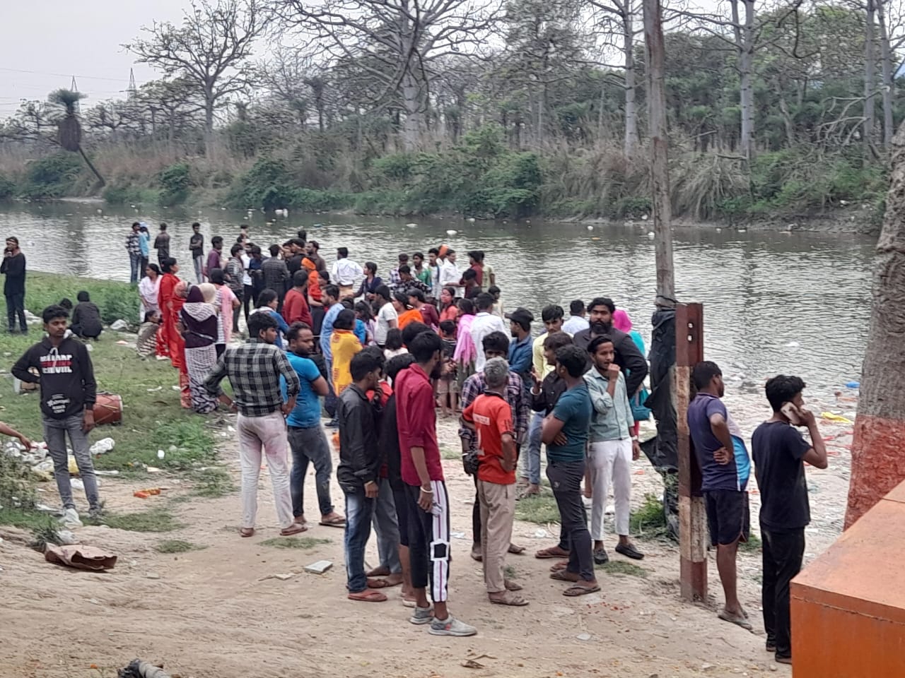 Accident happened while bathing in Modinagar towards Kachche Ghat ...