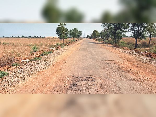 The work of the road being built from Devlen Mor to Mundiya with a cost ...