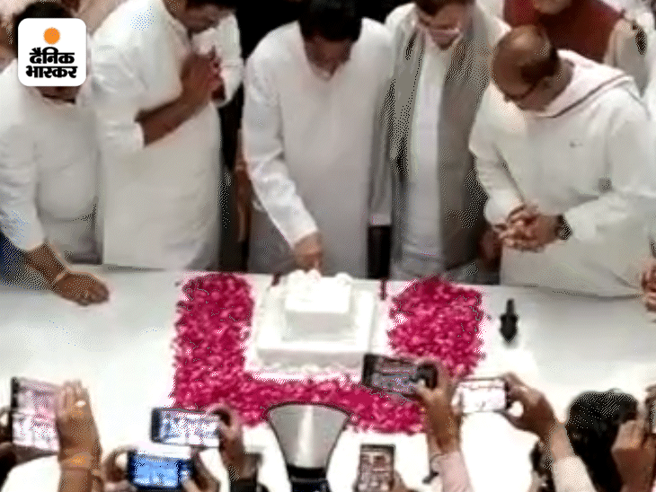 The statue was unveiled on the birth anniversary of Subhash Yadav; Said ...