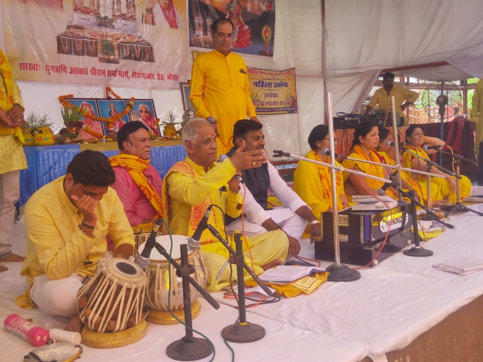 Flags installed in 21 houses along with Kalash Yatra, Deep Yagya and ...