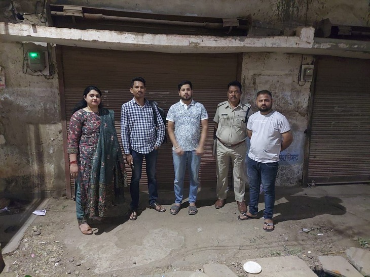 Food Safety Department and police team raided | गोडाउन से 10 लाख रुपए ...