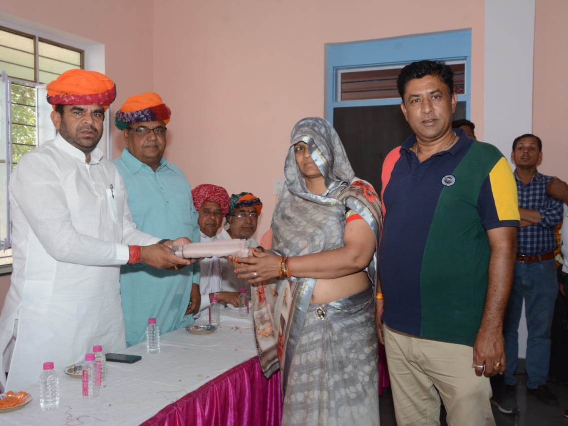 433 people donated blood on the first death anniversary of Colonel ...