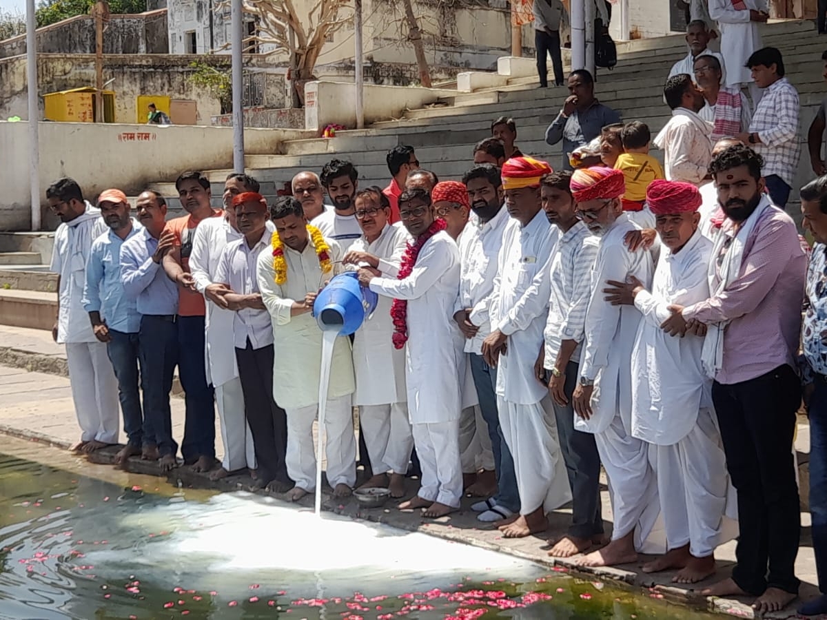 Sanjay Joshi and Jeevan Ram Bhakar reached Pushkar Sarovar, workers ...