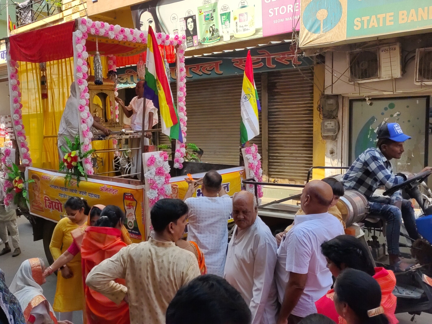 A grand procession was taken out in Banapura, Jain society welcomed ...