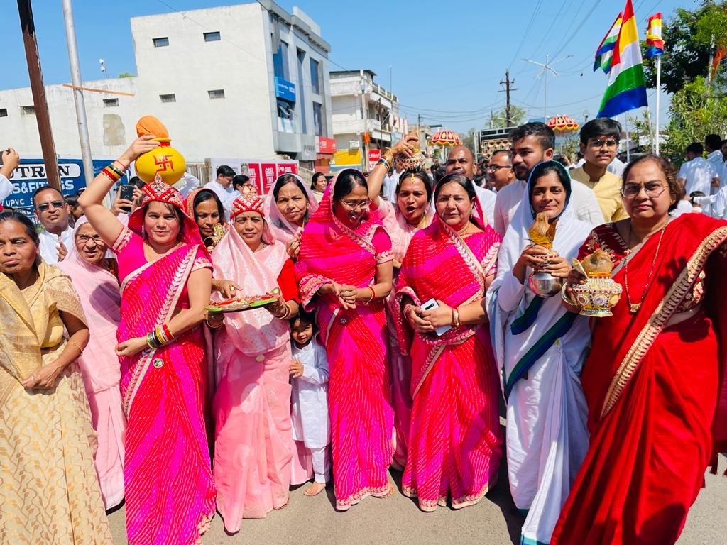 Jain Samaj took out a grand procession of Lord Mahavir, Collector Vikas ...