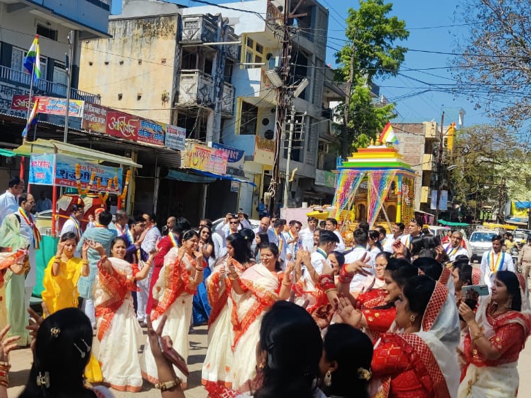 Lord Mahavir came out riding on the chariot, Jai Jinendra Pyau was ...