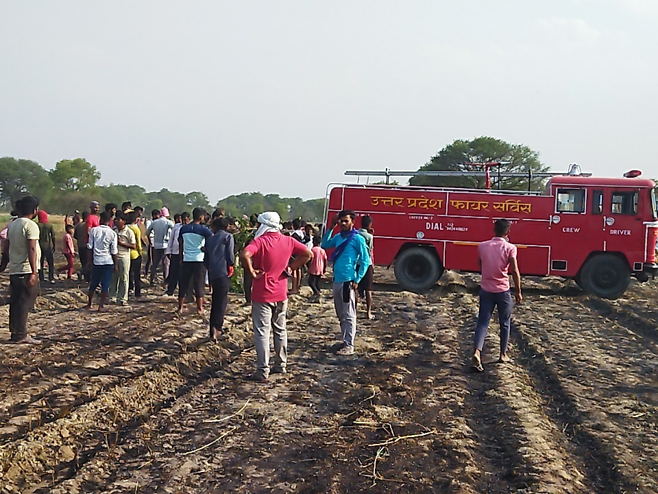 Ready crop of 10 bighas of wheat burnt to ashes, farmers shedding tears ...