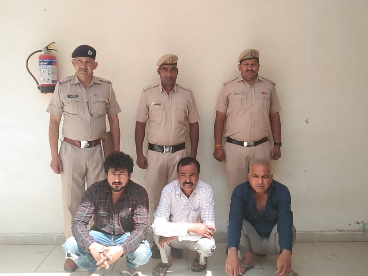 Fight with dial-112 police team on Mahendragarh Rivasa flyover ...