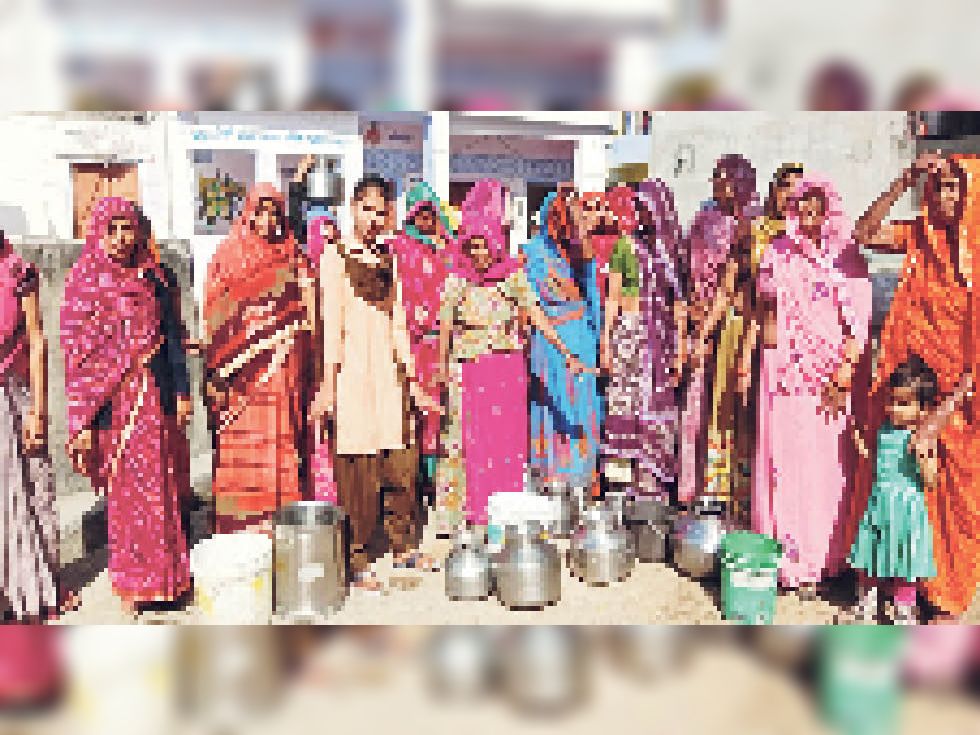 Breaking the rising line near Devli village, made illegal connections ...