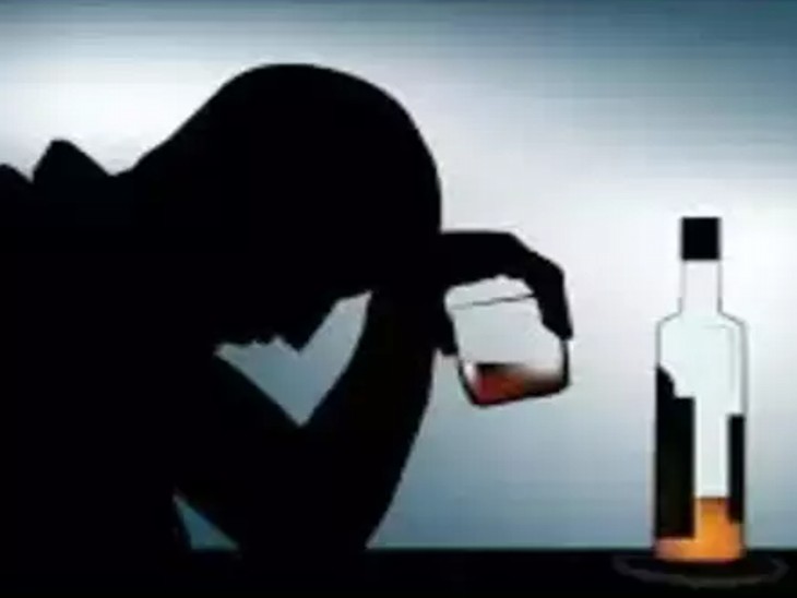 Drunk at the wedding, got dizzy and fell down; mobile also stolen ...