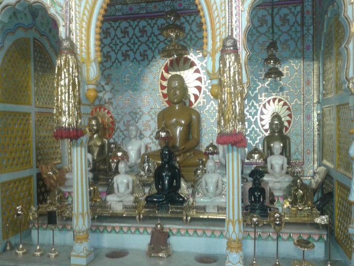 Mahavir will come out of the temple to give darshan, meat and fish ...