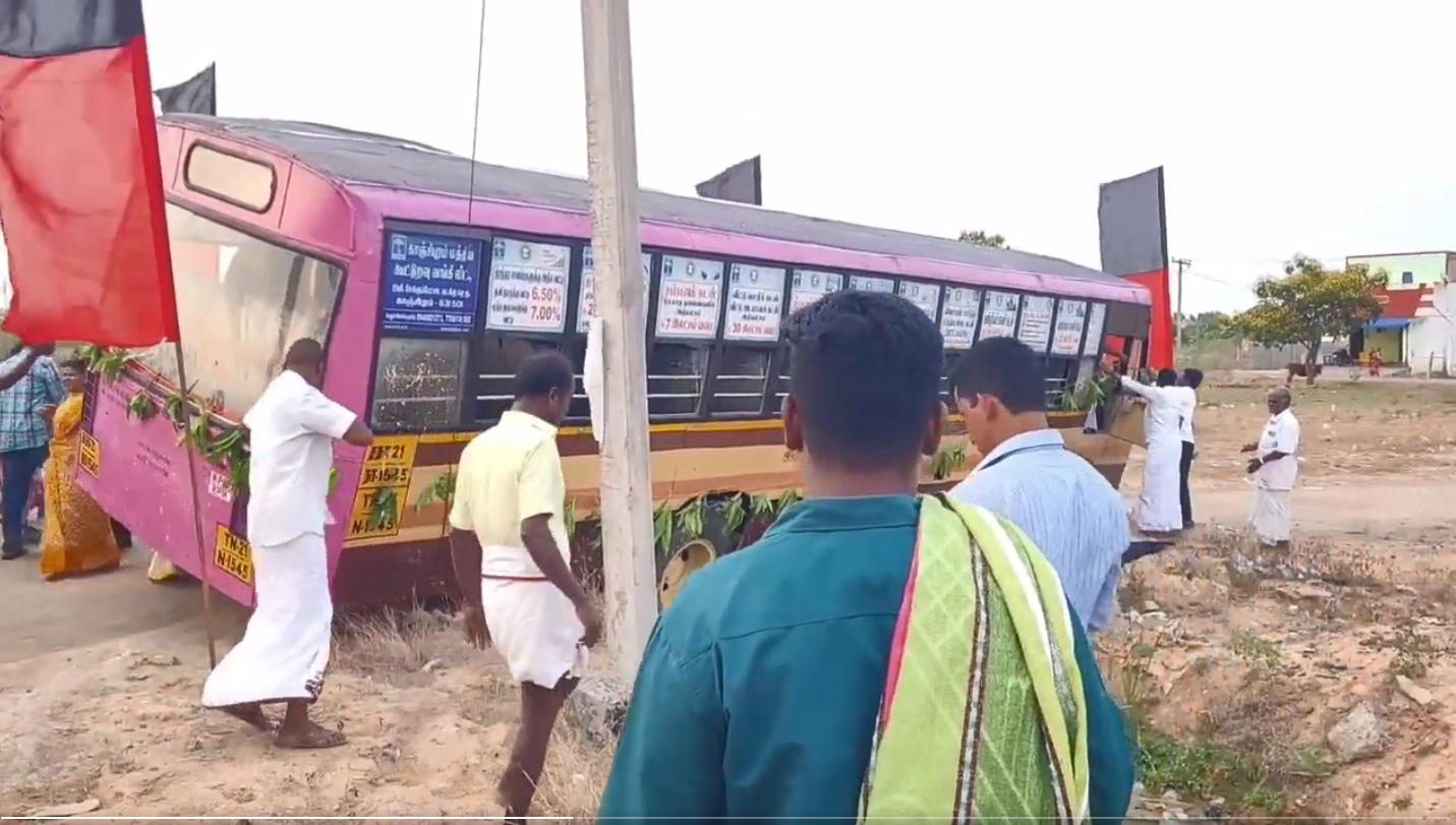 Lost control and got stuck in a pit; workers pushed out