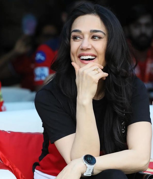 Preity Zinta Pilates Workout Video; Yasmin Karachiwala | Bollywood News
