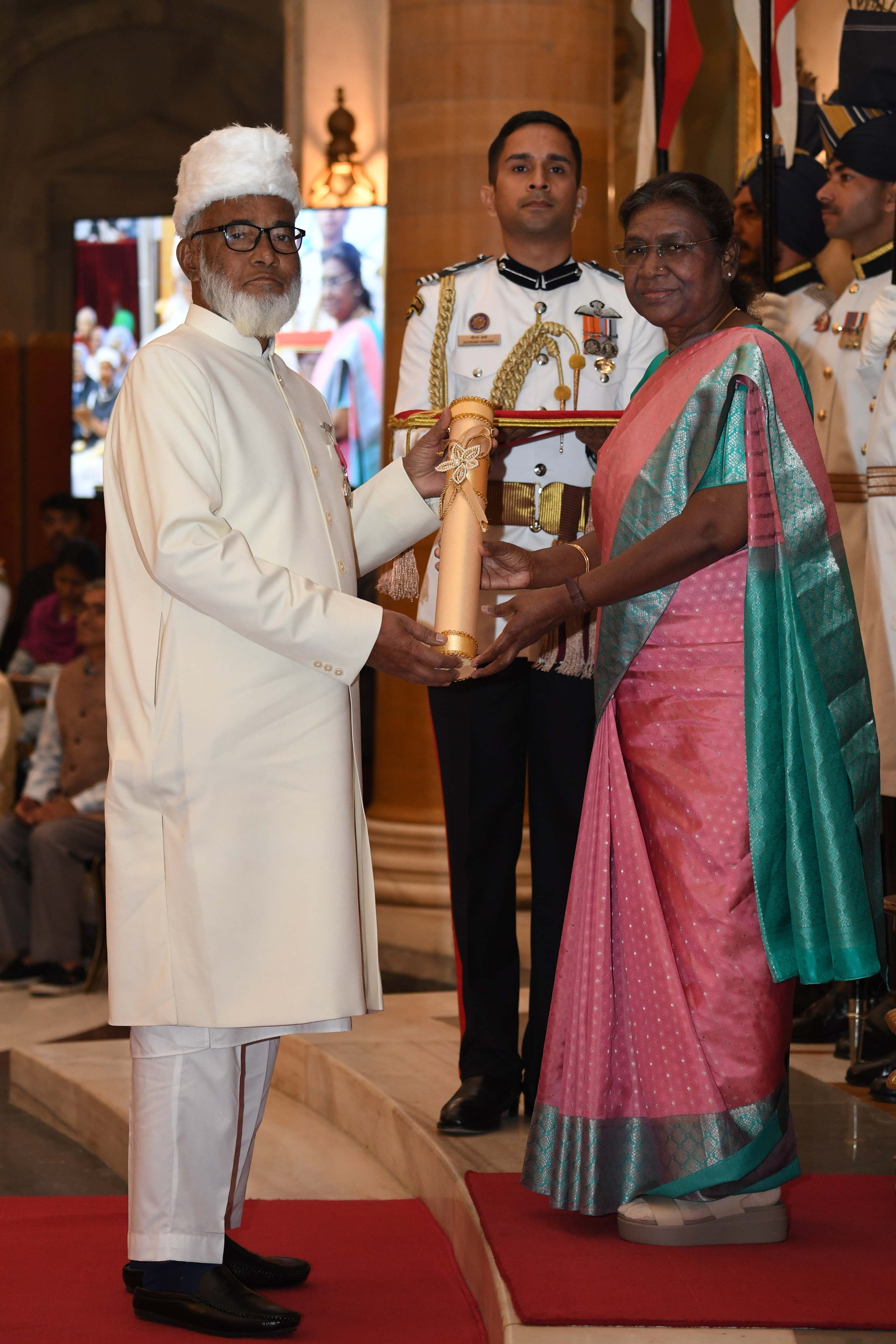 53 celebrities honored with Padma Awards - Mulayam Singh, Dilip ...